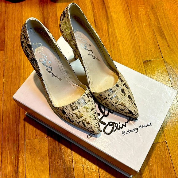 Alice + Olivia | Shoes | Alice Olivia Goldnude Pump Size 8 | Poshmark